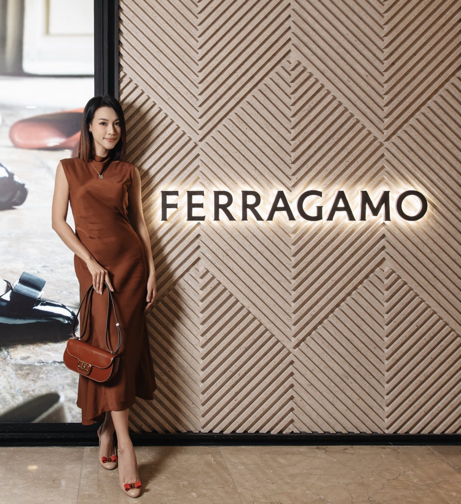 Minh Hằng & Noo Phước Thịnh tái ngộ tại flagship mới của Ferragamo