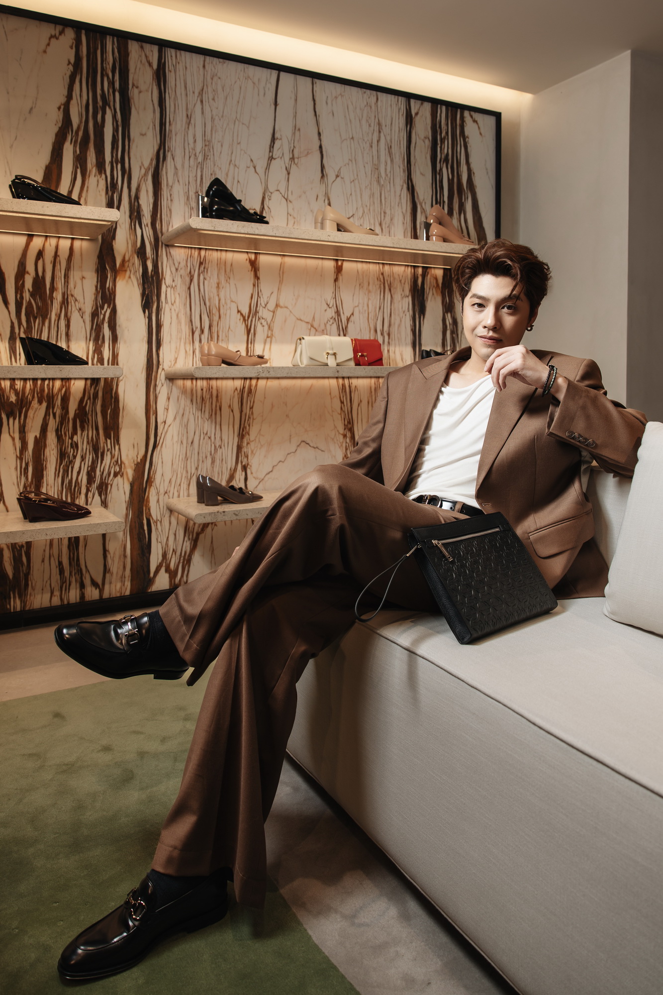 Minh Hằng & Noo Phước Thịnh tái ngộ tại flagship mới của Ferragamo